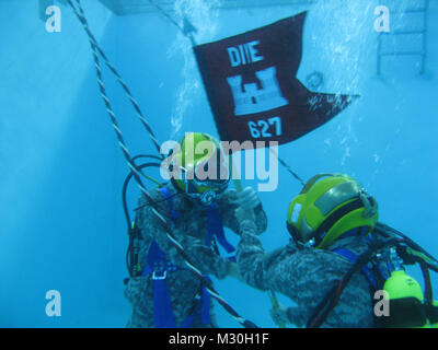 The 627th Engineer Heavy Dive Detachment of the Texas Army National ...