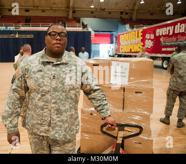 District of Columbia National Guardsman Army 2nd Lt. Jesse Searls ...