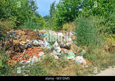 Landfill near the settlement and in nature that is an ecological threat ...