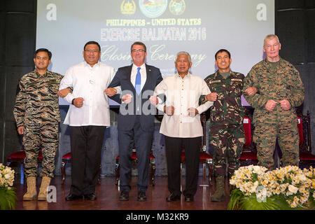 Military leaders from the Philippine Navy, U.S. Naval Construction ...