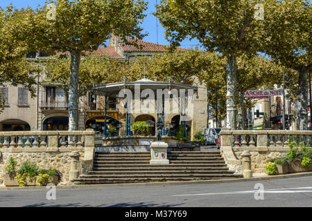 Market at Vic Fezensac - Southern France Stock Photo - Alamy