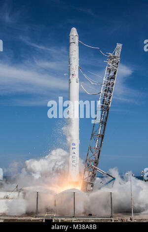 The CRS-9 mission launched a Dragon capsule aboard a Falcon 9 rocket ...