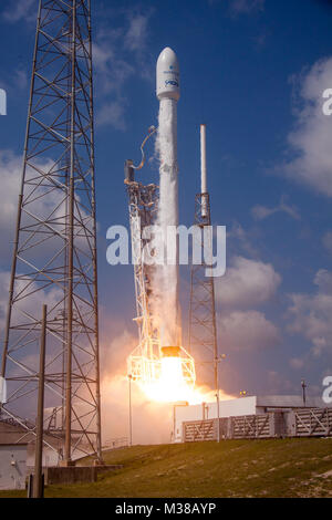 SpaceX launched the ABS EUTELSAT communications satellite from Kennedy ...