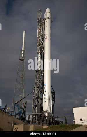 The CRS-9 mission involved a SpaceX Dragon capsule delivering cargo to ...