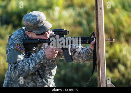 Soldiers of the 251st Engineer Company, Maine Army National Guard in ...