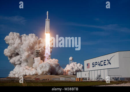 SpaceX's Falcon Heavy Demo mission successfully launched from Kennedy ...