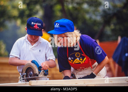 Tipper Gore and children at a Habitat for Humanity work project, Mary ...