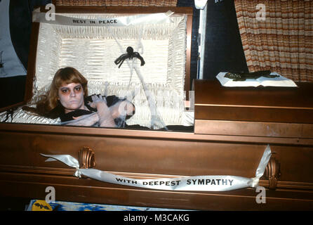 LOS ANGELES, CA - OCTOBER 2: (EXCLUSIVE COVERAGE) Actress Lynne Topping ...