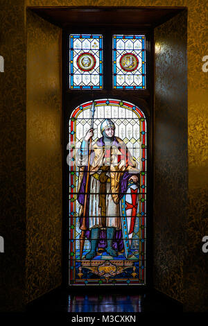 Stained Glass window of a Knight Templar Stock Photo - Alamy