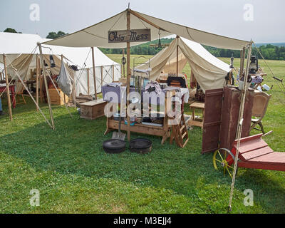 American Civil War Military bivouac and camp life re-enactment Stock ...