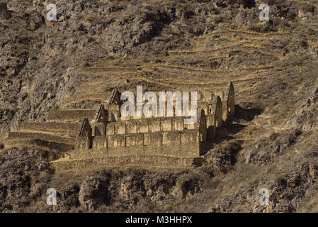 Inca's food storage Ollantaytambo Peru Stock Photo - Alamy