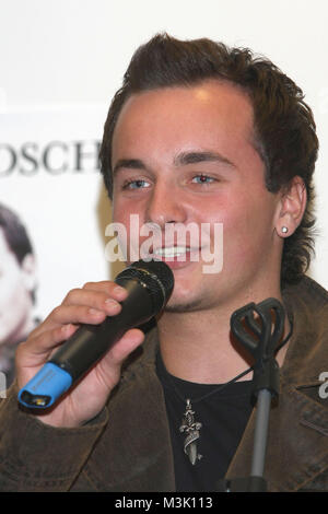 Autogrammstunde mit DSDS Star Martin Stosch, Karstadt Bergedorf, 24.04. ...