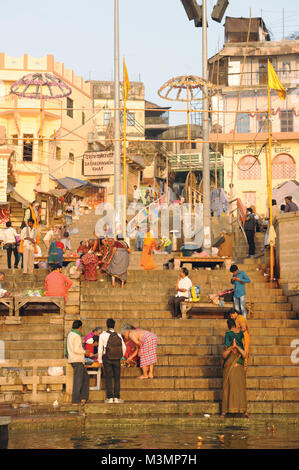 People bathe in the river Ganges to cool themselves off as northern ...