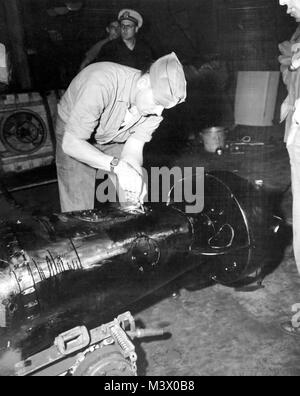 USS San Jacinto (CVL-30): Lieutenant Commander Albert B. Cahn gives the ...