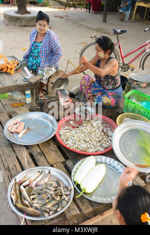 Myanmar, Kayin State, Hpa An, market, people, food, fish Stock Photo ...