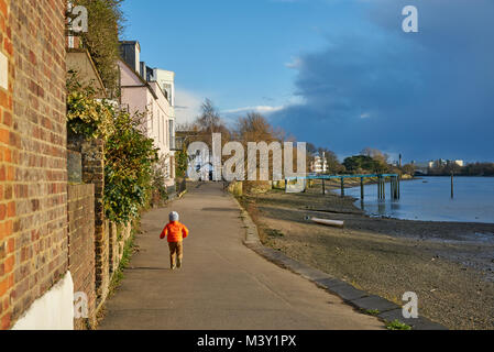 the thames path in chiswick london Stock Photo - Alamy