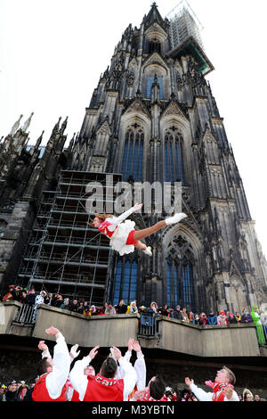 Cologne, Germany. 12th Feb, 2018. Revelers attend the Rose Monday ...