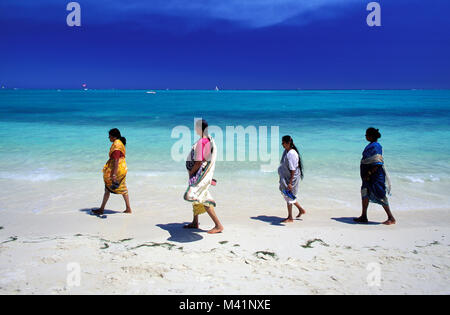 Mauritius Island Mauritian women in the street Stock Photo - Alamy