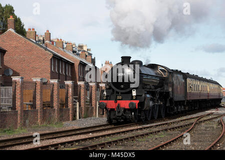Thompson B1 Locomotive Leaving Whitby Station Stock Photo - Alamy
