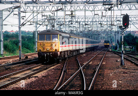 Preserved class 86 electric locomotive Les Ross at Carnforth station ...