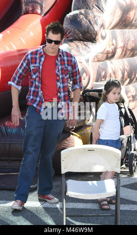 Johnny Knoxville watches as daughter Arlo Clapp takes on the climbing ...
