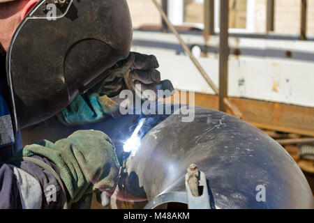 welder weld root weld from inside of big pipe Stock Photo - Alamy