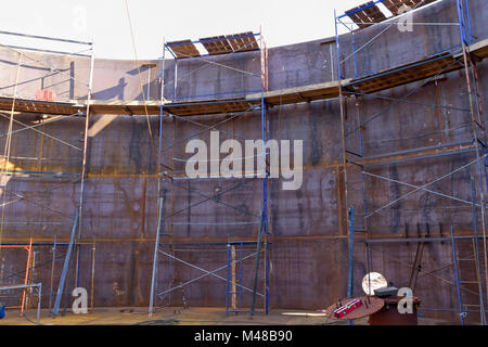 Sectional scaffolding installed inside the tank Stock Photo - Alamy