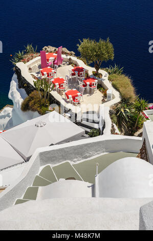 Oia luxury outdoor cafe Stock Photo - Alamy