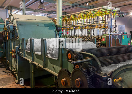 Scutching machine / scutcher separating impurities from the raw cotton ...