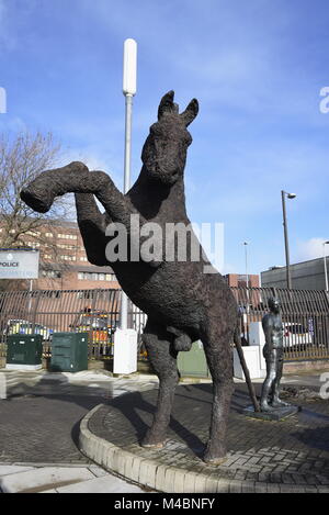 The Great Escape bronze equine by Edward Cronshaw (2000), Canning Place ...