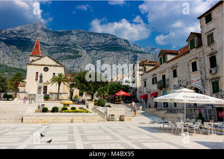 Main square of the old town of Makarska, Makarska Riviera, Dalmatia ...