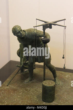 Roman legionary at the Colosseum Stock Photo - Alamy