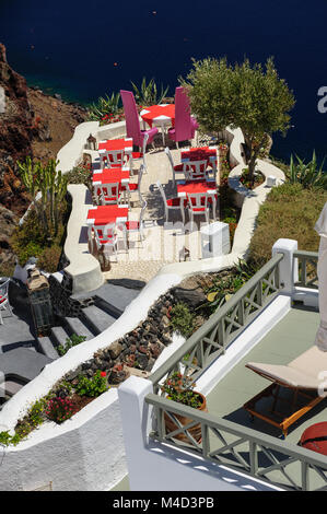 Oia luxury outdoor cafe Stock Photo - Alamy