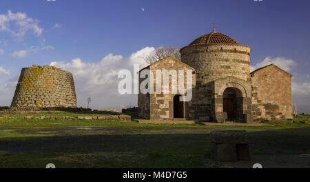 Nuraghe e Chiesa di Santa Sabina. Silanus. Nuoro. Sardegna. Italia ...
