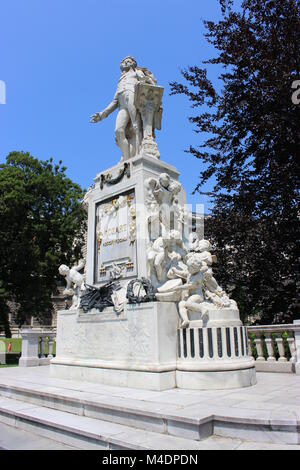 mozart, mozart monument, mozarts Stock Photo - Alamy