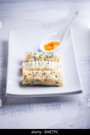Stuffed rice paper rolls in a steamer basket (Cambodia Stock Photo - Alamy