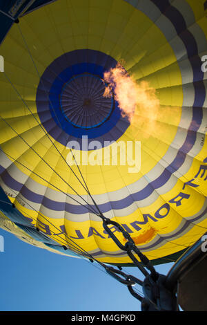 Aerostatic balloon flying over Ctalonia, Spain Stock Photo - Alamy