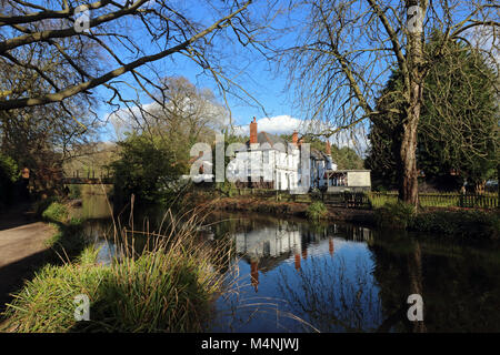 Ash Vale, Surrey, The Swan Pub Stock Photo - Alamy