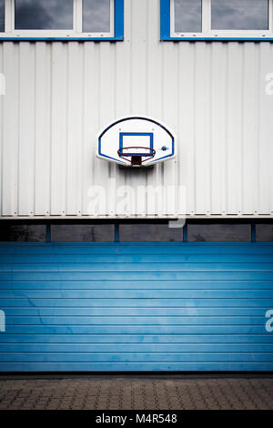basketball hoop on wall above garage door Stock Photo - Alamy