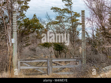 Weathered wooden gate in winter with mountain backdrop. Sierra Nevada ...