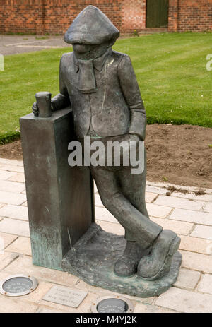 STATUE OF THE CARTOON CHARACTER ANDY CAPP ON THE HEADLAND AT OLD ...