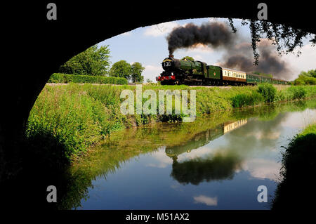 Steam locomotive 6024 King Edward I a GWR 6000 class engine during her ...