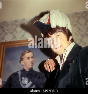 SMALL FACES UK pop group with Ronnie Lane and girlfriend (Boo Oldfield ...