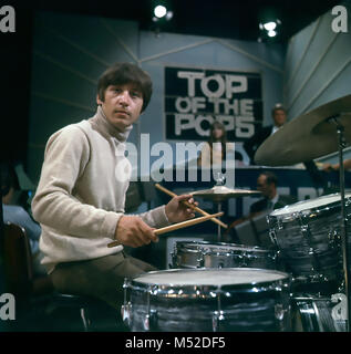 SMALL FACES UK pop group with Ronnie Lane and girlfriend (Boo Oldfield ...