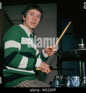 SMALL FACES UK pop group with Ronnie Lane and girlfriend (Boo Oldfield ...
