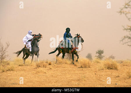 Mali. Bamba, Gao. Sahara desert. Sahel.Tourists pushing broken 4x4 car ...