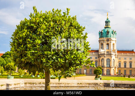 BERLIN, GERMANY - JUNE 30, 2014: Victory Column, famous sight in Berlin ...