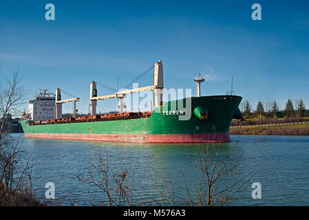 The Torrent bulk carrier passing through the Welland Canal Stock Photo ...