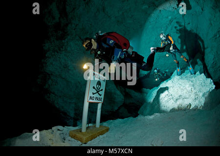 underwater cave diving warning sign "stop" danger Stock Photo - Alamy
