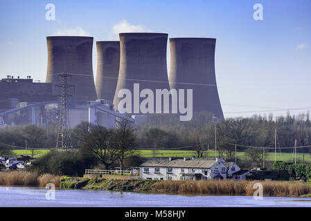 Fiddlers Ferry power station and Ferry Tavern on the banks of the river ...